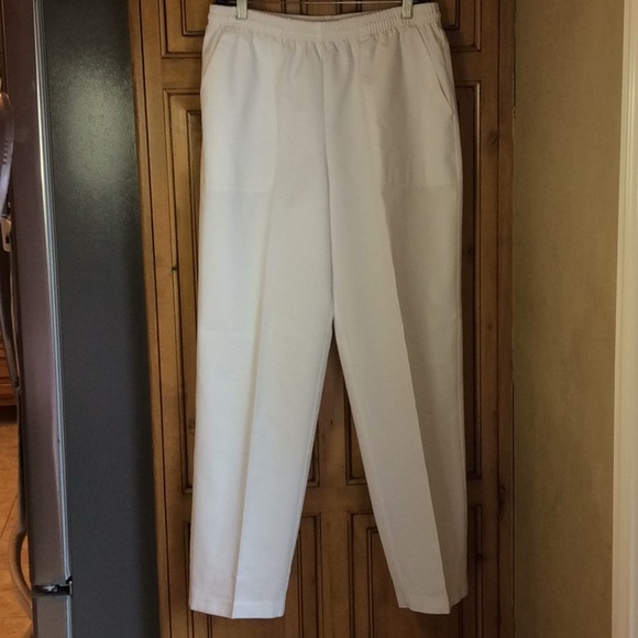 Koret | Pants & Jumpsuits | Final Sale Price Koret White Pull On Pants ...